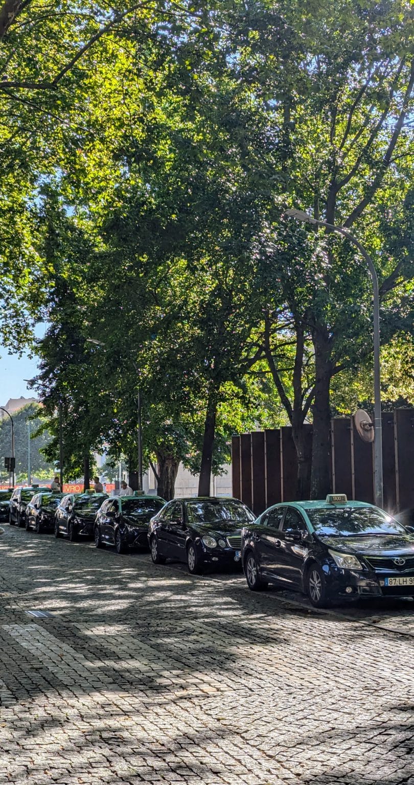 How to Get Around Porto: Ultimate Guide for 2026 - Pass to Portugal